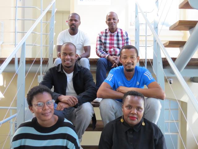 Laboratory Assistant Team | Institute of Infectious Disease and ...